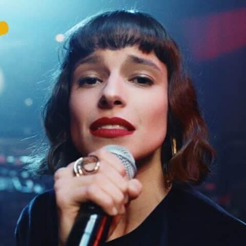 [Luxus Magazine] Flore Benguigui, L'Impératrice's vocalist, on the move ...