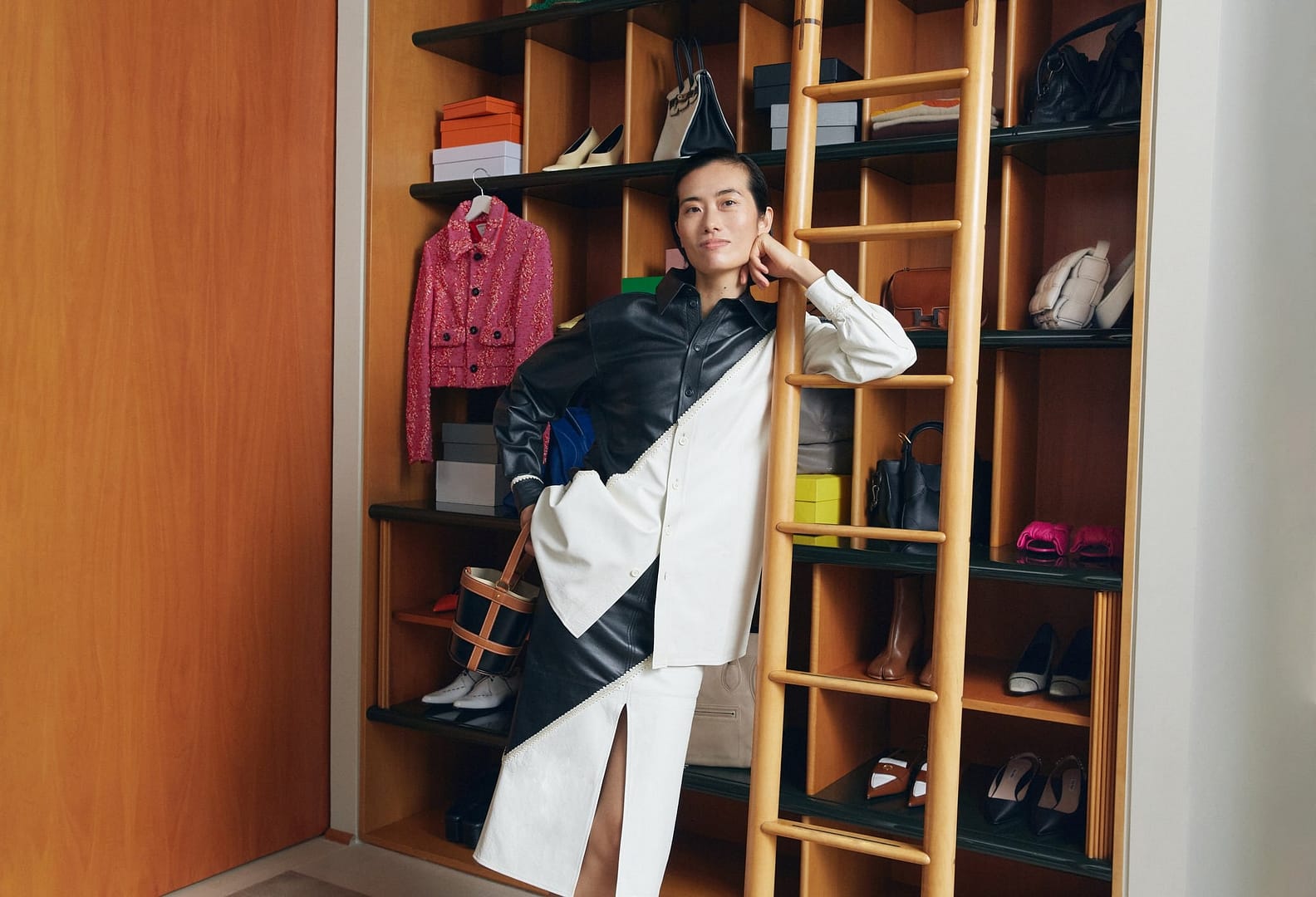 Second hand: how Vestiaire Collective uses artificial intelligence to ...