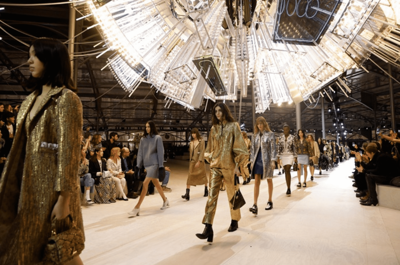 Paris Fashion Week : Louis Vuitton, un défilé anniversaire qui laisse ...